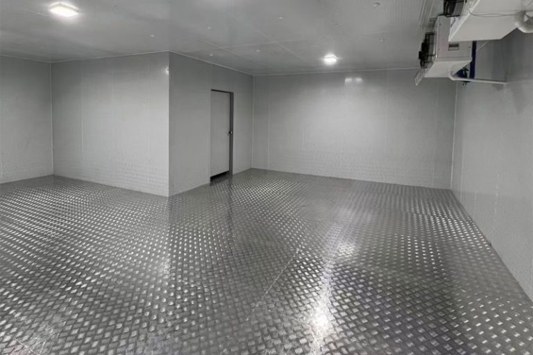 What Floor Option Is Best for Cold Rooms? - LINBLE